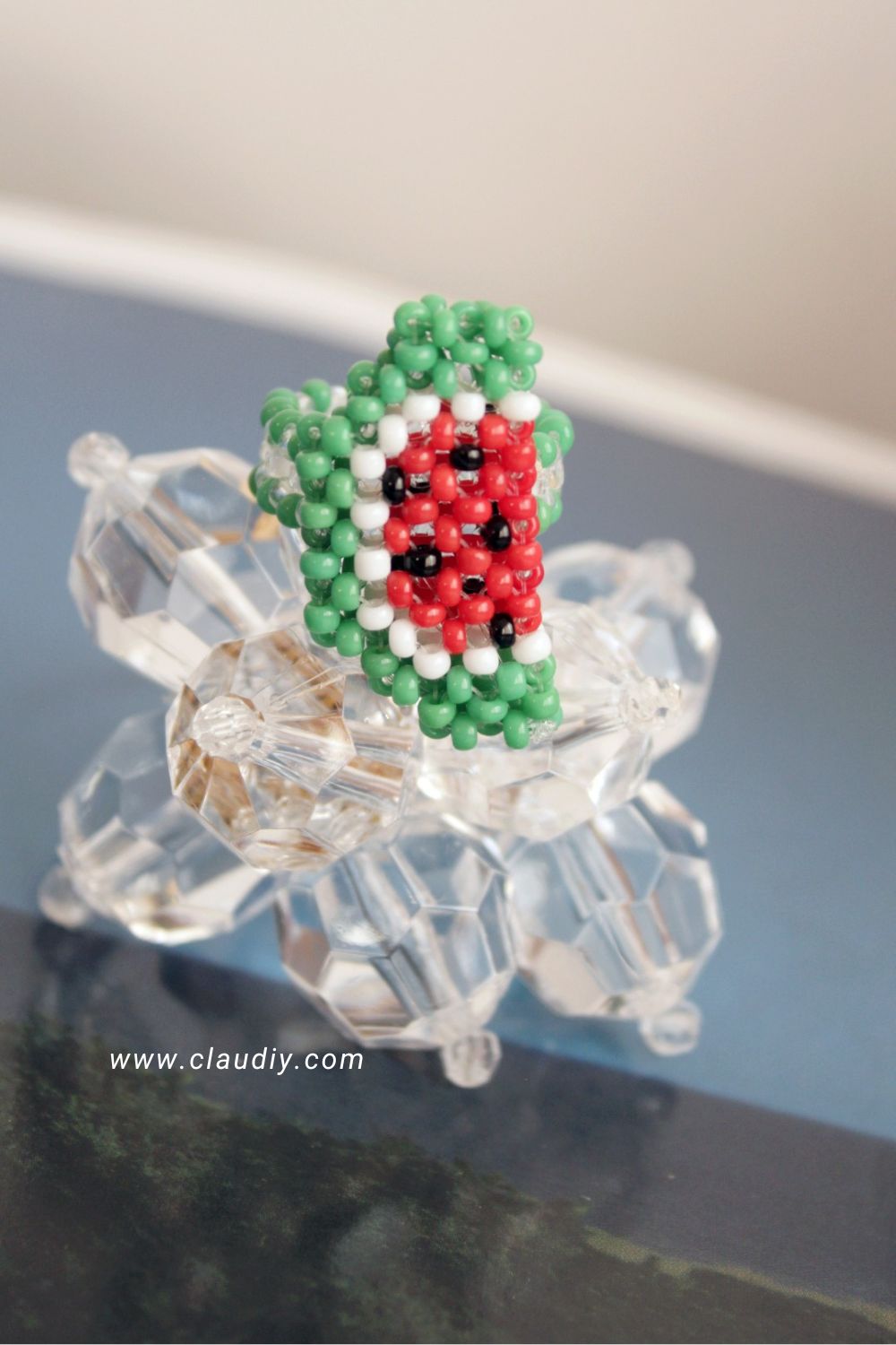 Tutorial Cómo hacer una Sandia con Mostacillas - ClauDIY